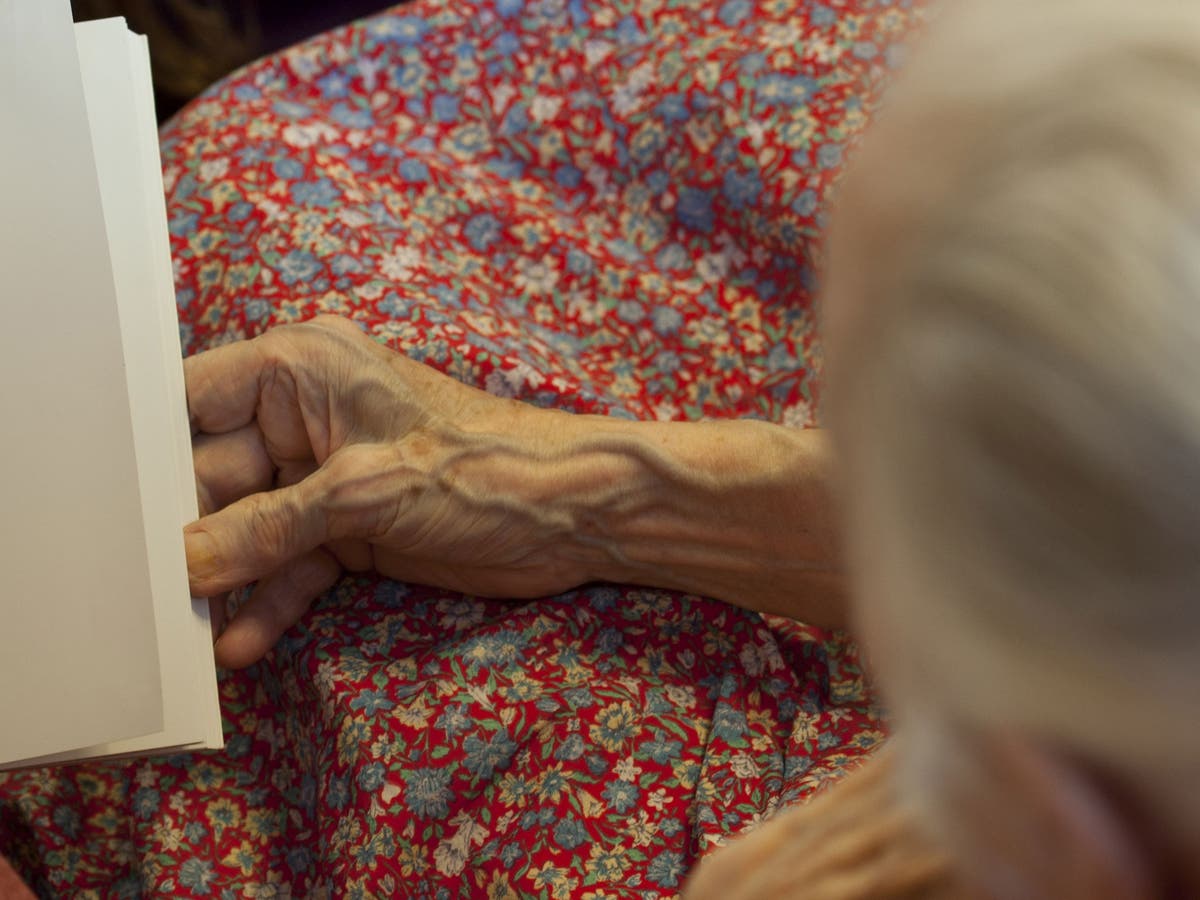 UK dementia care: Watchdog finds 'staggering' 90% of British care homes ...