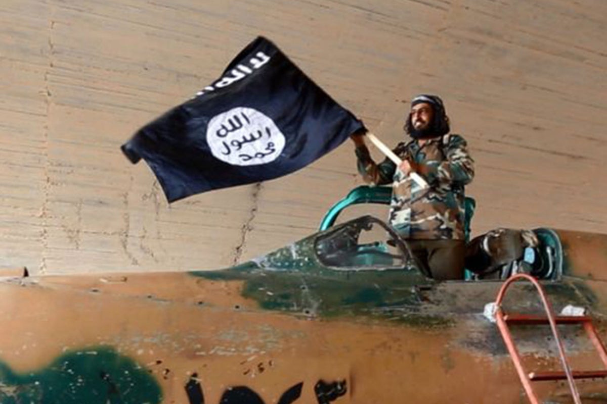 Isis fighters training to fly captured planes by Iraqi pilots | The ...