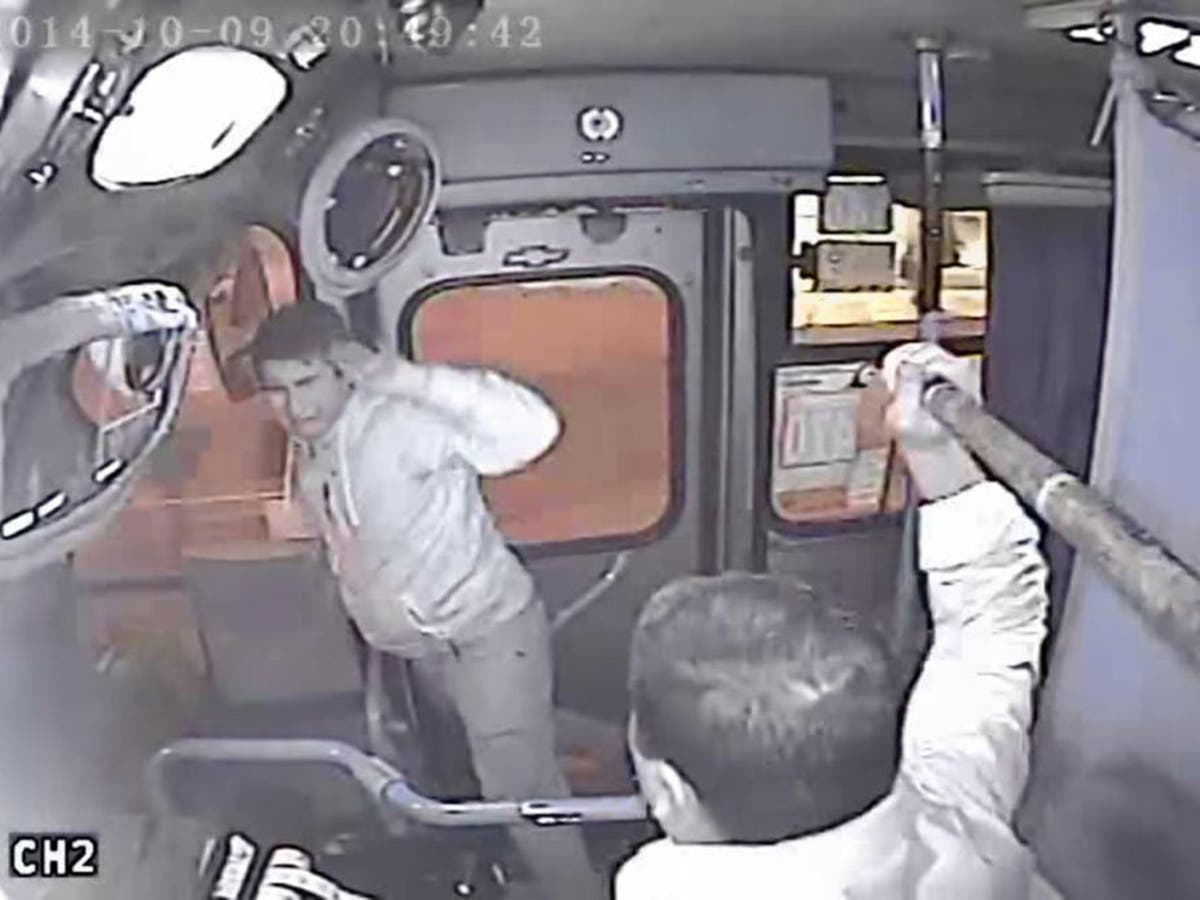 Video: Bungling thief cries after being trapped and beaten by 'hero ...