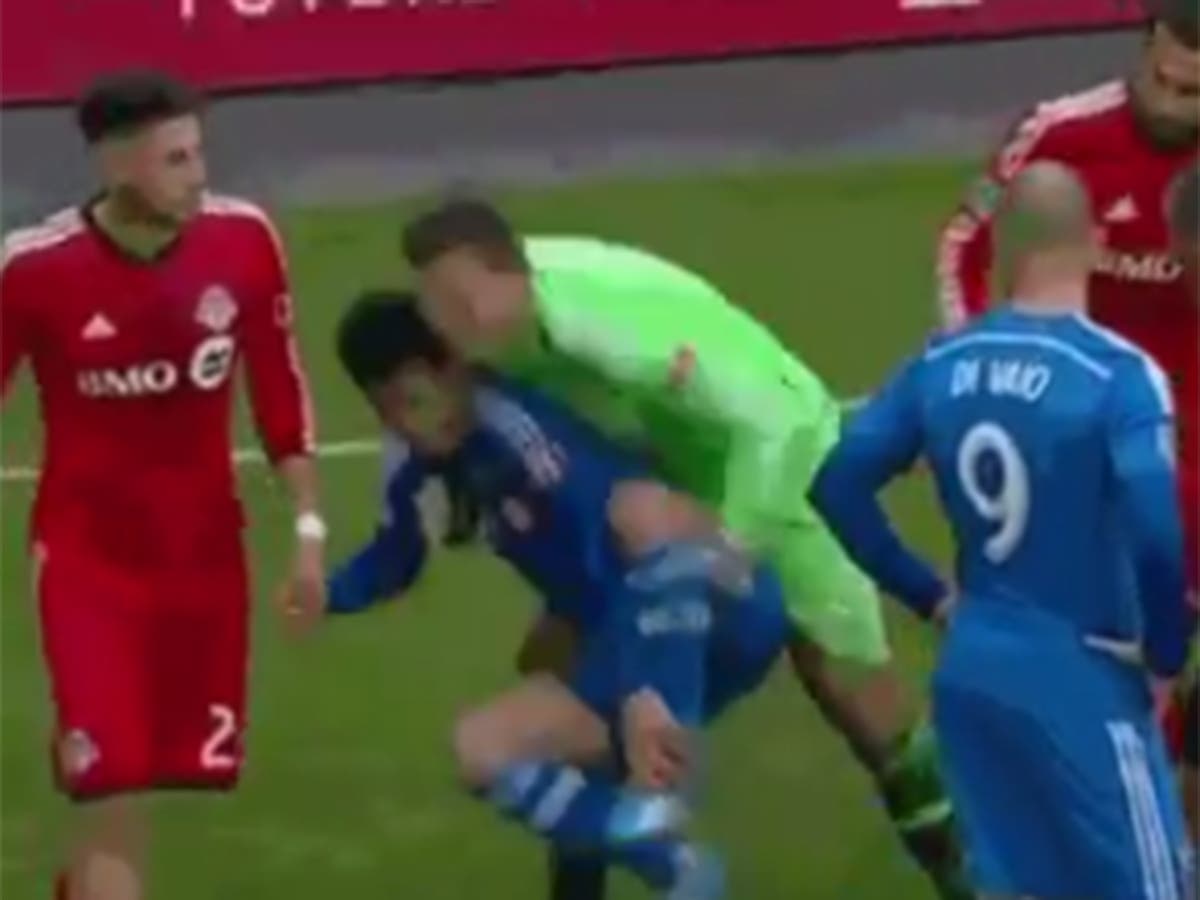 Video: Goalkeeper picks up injured player, injured player experiences ...