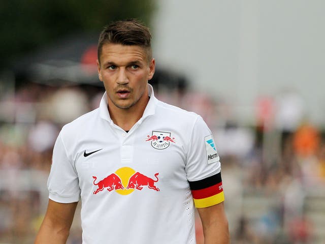 Video: Leipzig striker Daniel Frahn celebrates with Randy Orton's RKO ...