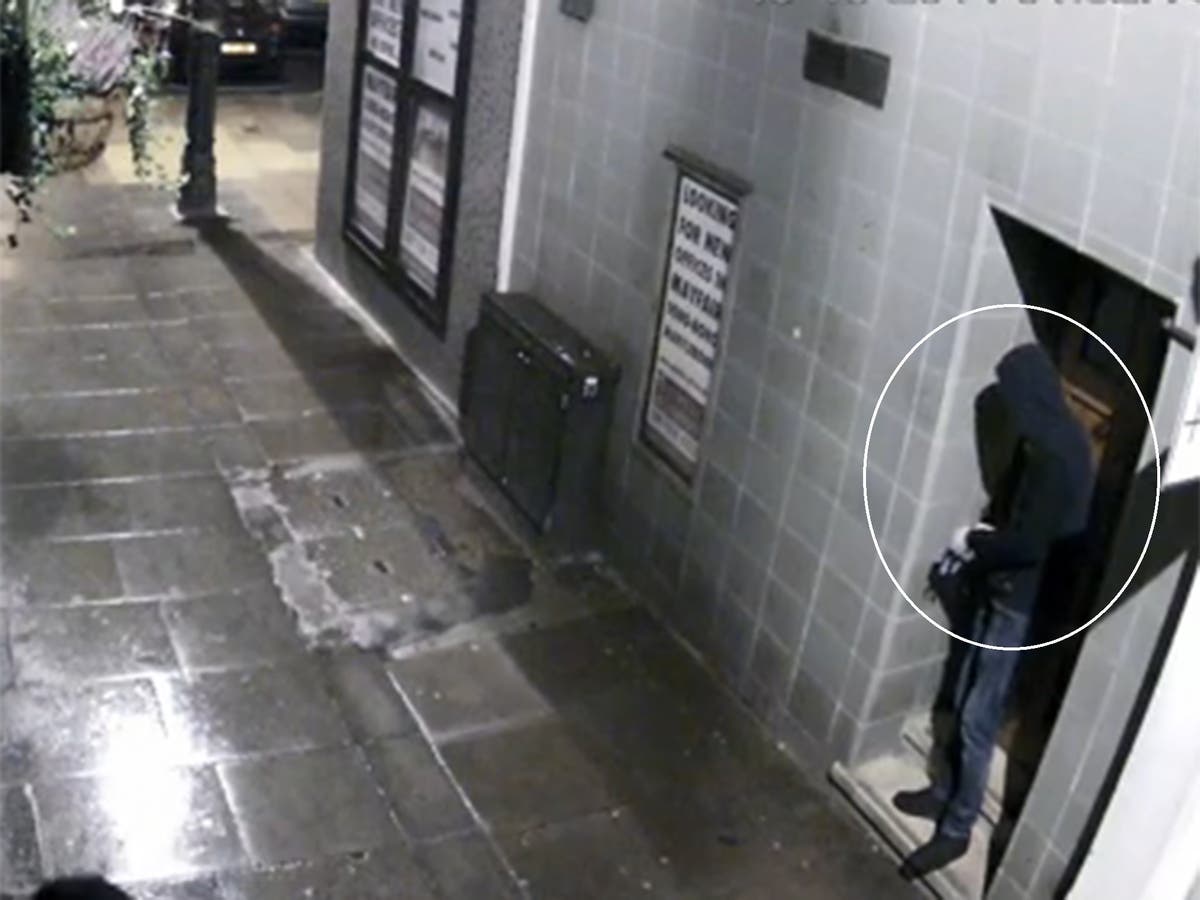 CCTV captures man putting on gloves and bandana before a failed ...
