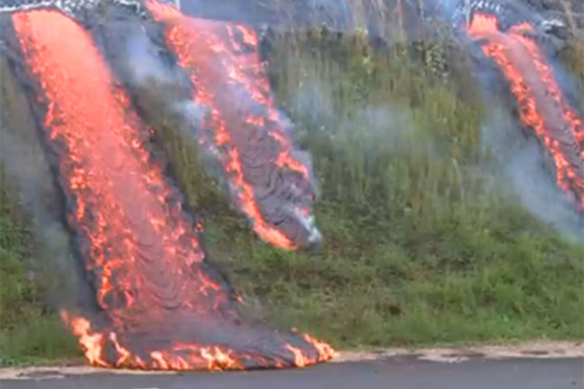 Lava flow continues to sweep across Hawaii | The Independent | The ...