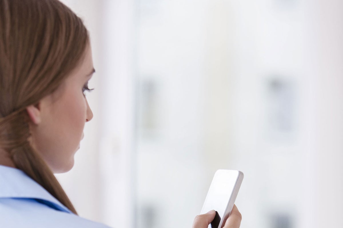 New law means Australians can ignore calls and messages from their boss ...
