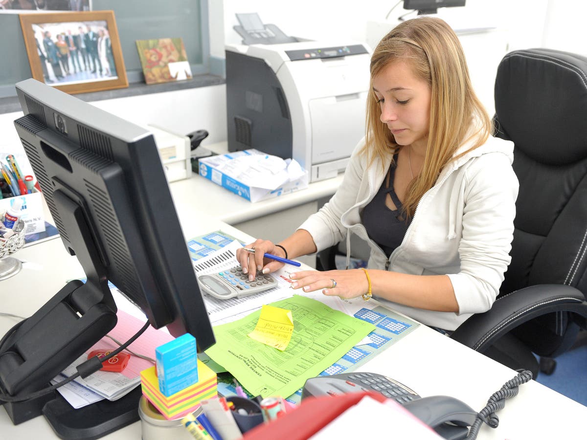 Working or interning: How students should choose between both over the ...