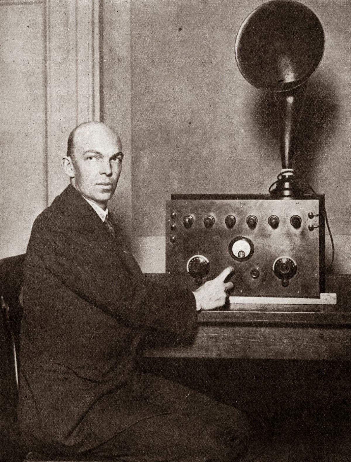 Rhodri Marsden's Interesting Objects: The FM radio | The Independent ...