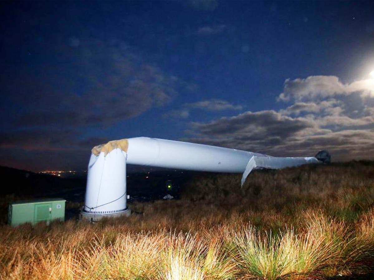 Wind turbine crashes to the ground after rotor blades 'spin out of ...