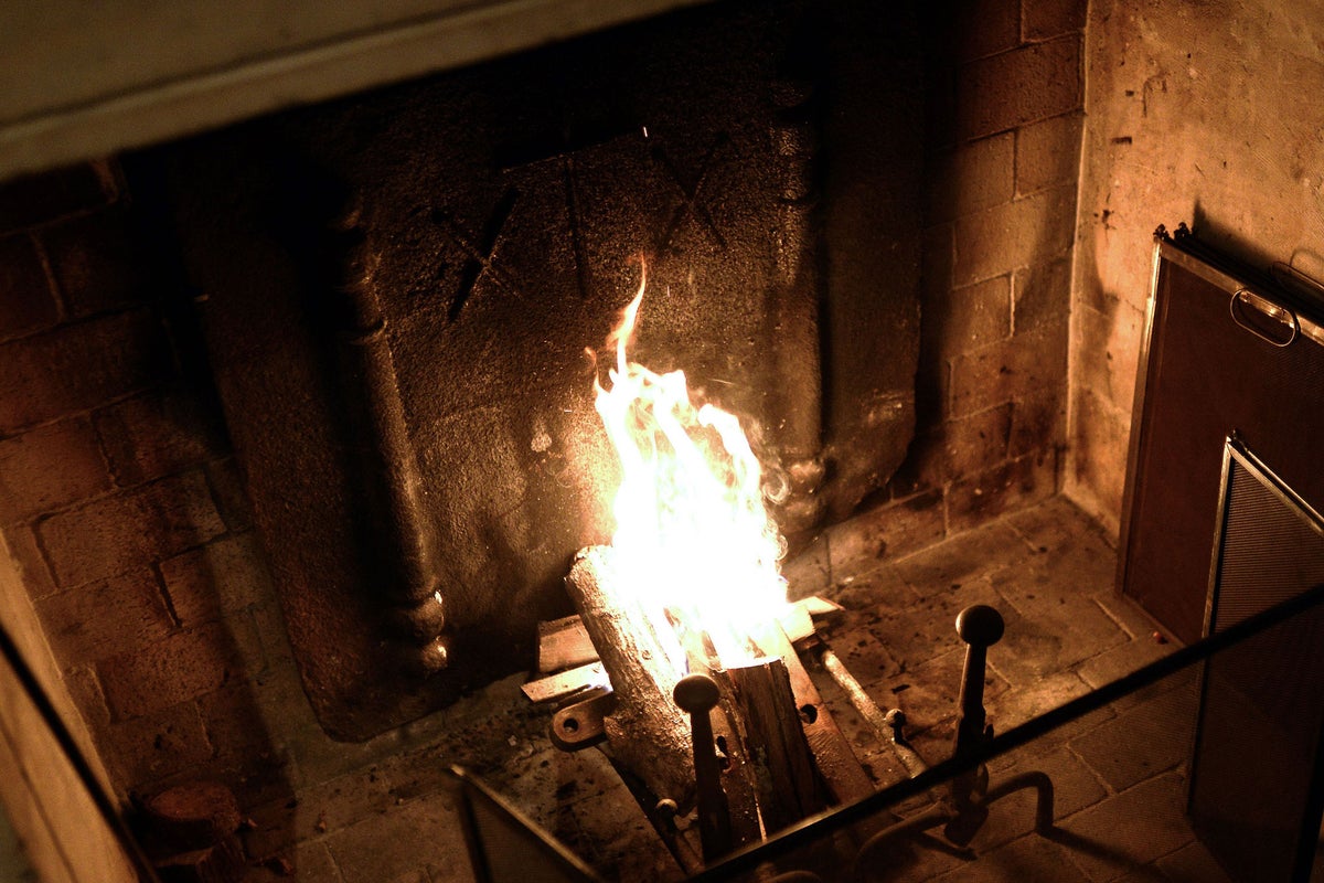 roaring fire screensaver