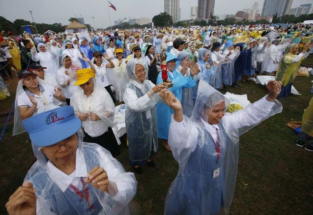 Pope Francis in Philippines: Six million people attend outdoor Mass ...