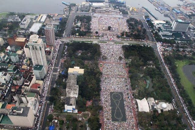 Pope Francis in Philippines: Six million people attend outdoor Mass ...