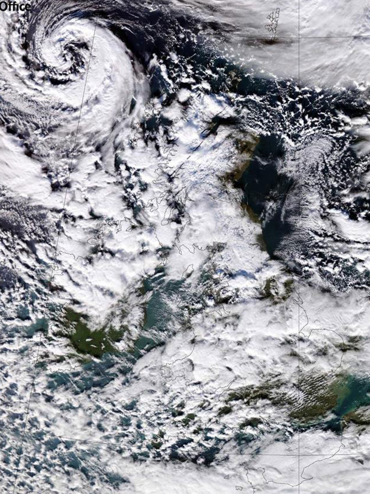 UK snow in pictures: Cold weather continues after 'thundersnow' causes ...