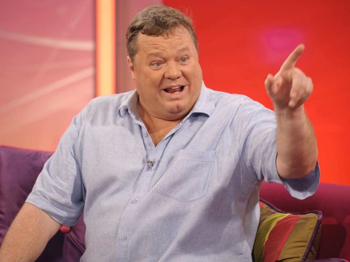 Ted Robbins: Phoenix Nights actor stable after collapsing on stage and ...
