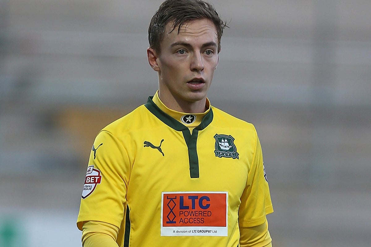 Andy Kellett: Manchester United sign Bolton defender on loan in ...