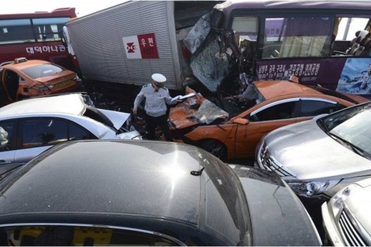 Video: Two people killed in 100 car pile-up on airport bridge in Seoul ...