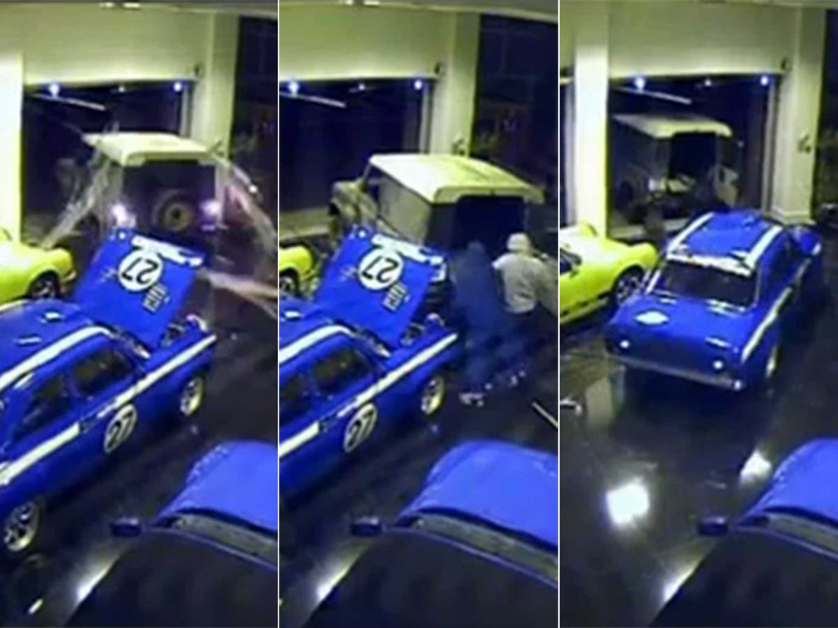 Video: Thieves steal £120,000 car in audacious 40 second ram raid | The ...