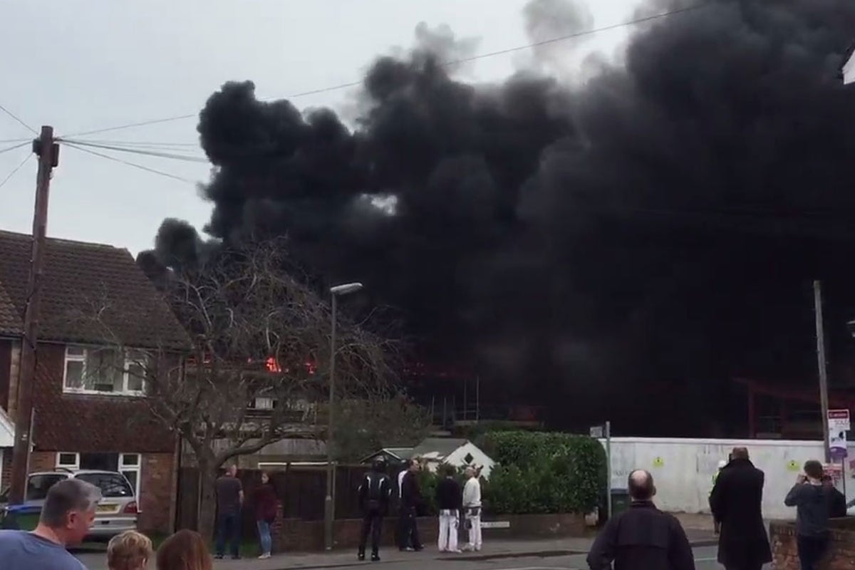 Weybridge explosion: Huge plumes of black smoke and 40 firefighters ...