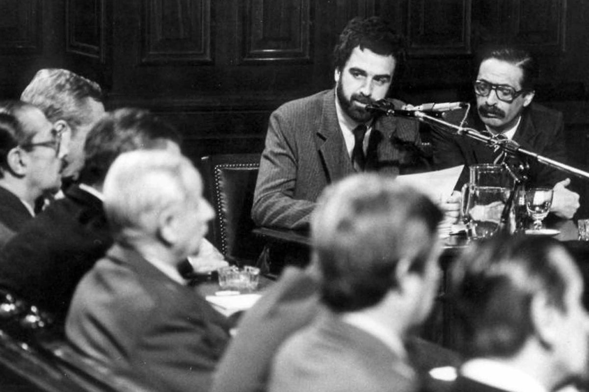 Julio Cesar Strassera: Lawyer who prosecuted the leaders of Argentina's ...