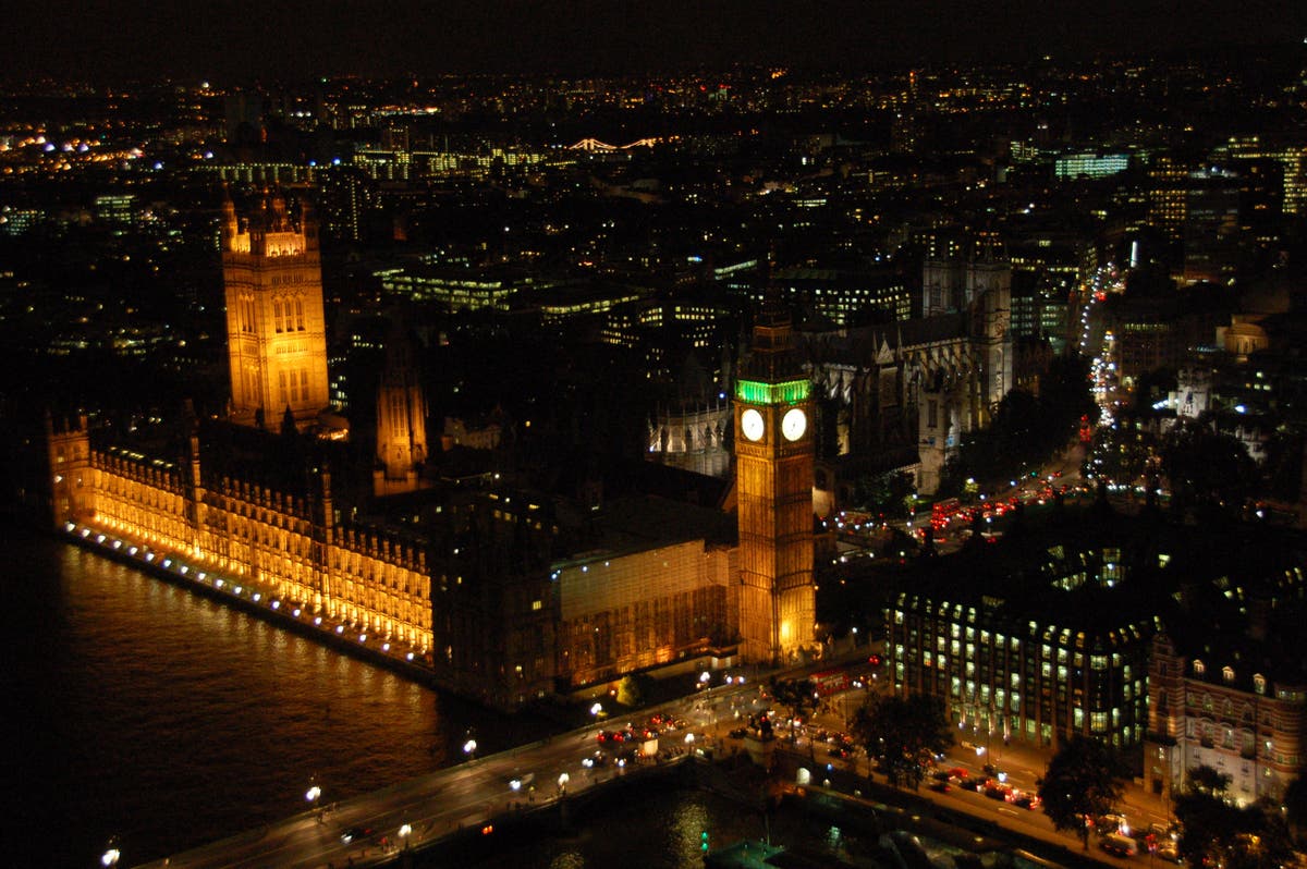 Earth Hour 2015: millions will turn off lights and electricity to fight ...