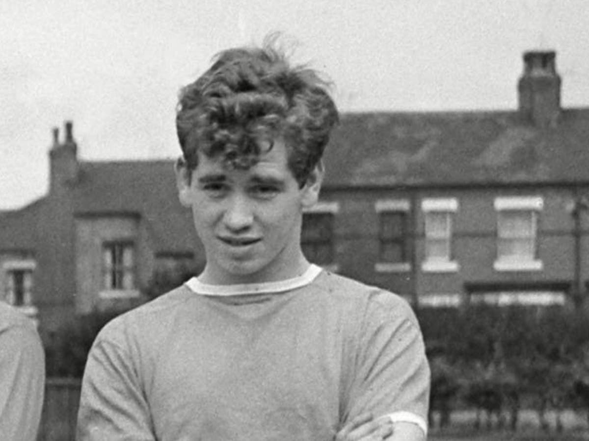 Ian Moir: United winger who helped Busby's rebuilding process after ...