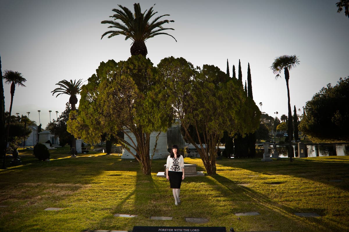 Exclusive Book Extract Mortician Caitlin Doughty Reveals What Life Is