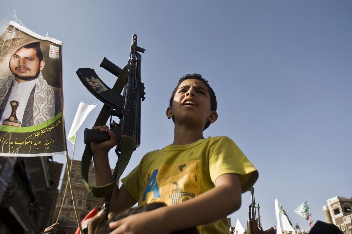 Saudi Arabia using cluster bombs made by the US in Yemen, claims Human ...