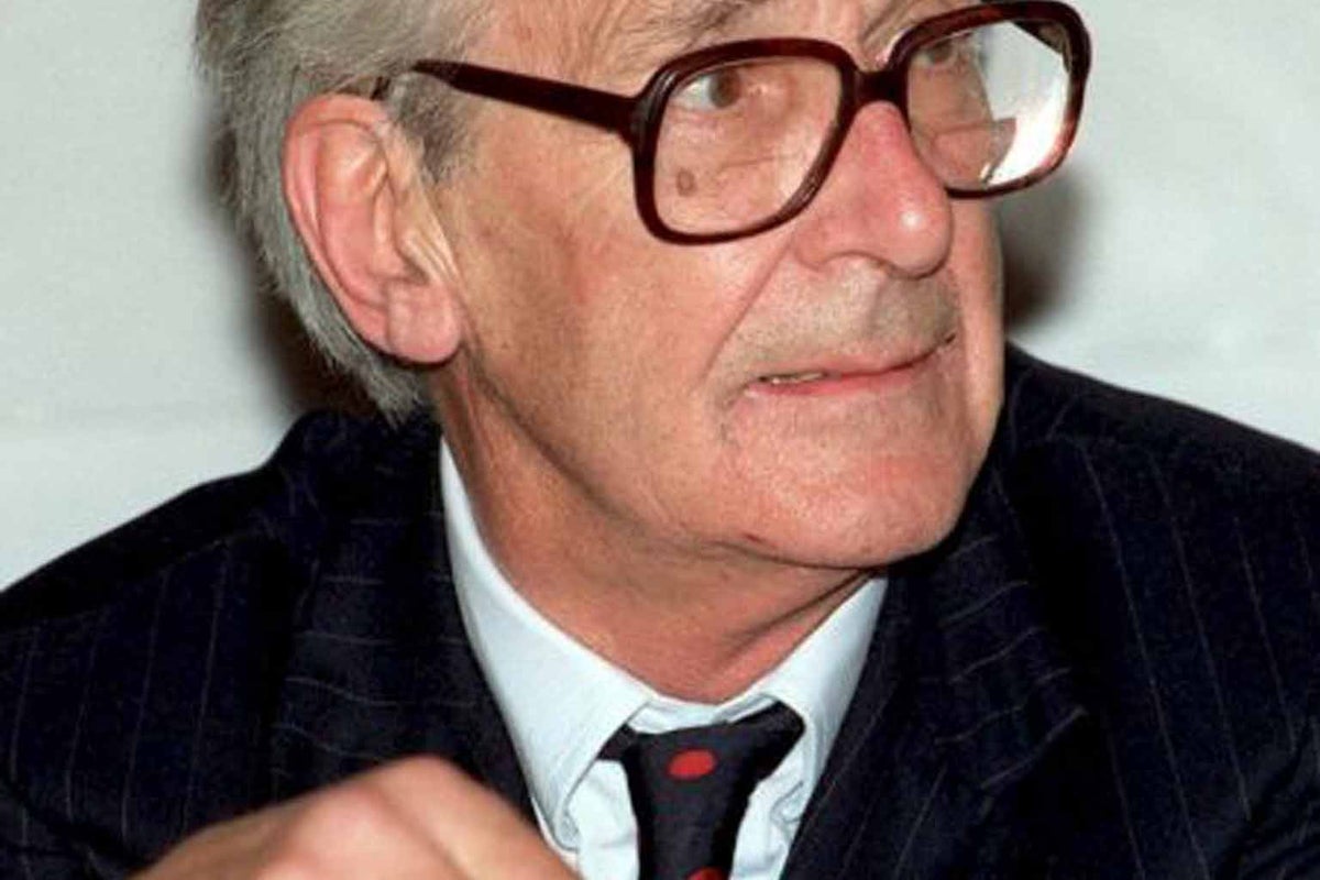 Professor Sir Raymond Carr: Celebrated scholar whose work explained and ...