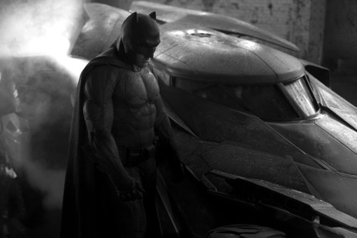 Suicide Squad: Leaked footage shows first look at Batmobile chasing ...