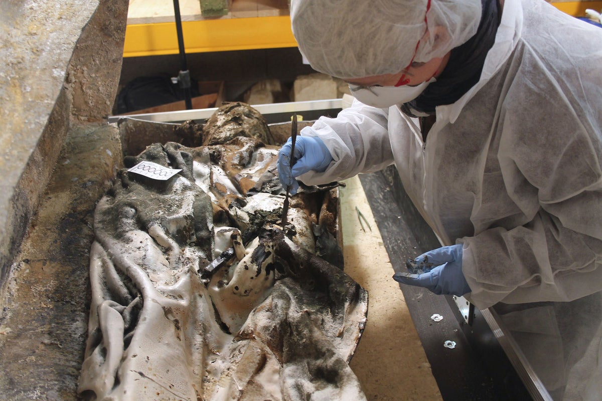 French archaeologists uncover 'exceptional' tomb of 350 year old corpse ...