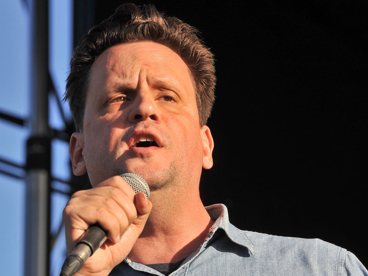 Mark Kozelek of Sun Kil Moon calls female journalist 'a b***h' in front ...