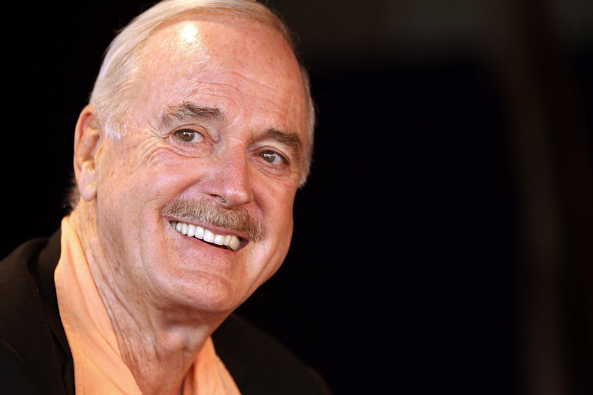 John Cleese gives Swedish hotel a 'damn good thrashing' in Twitter rant ...