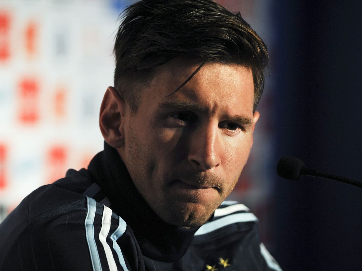 Lionel Messi tells Manchester United to 'never let Wayne Rooney leave ...