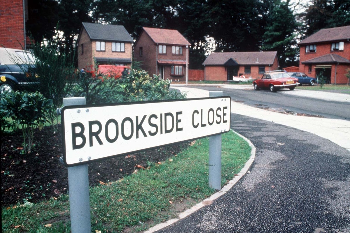 Comedy legend to return to Brookside for Hollyoaks crossover episode ...