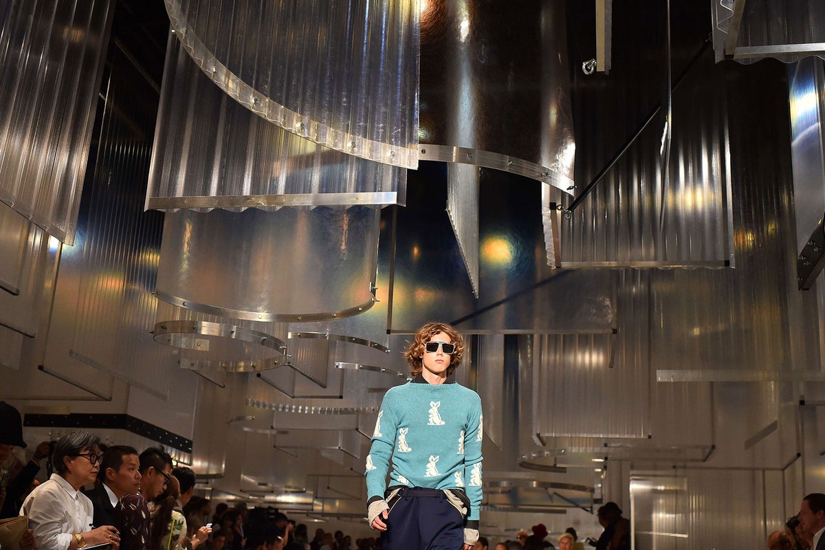 Prada spring/summer 2016 menswear review: a fusion of opposites | The ...