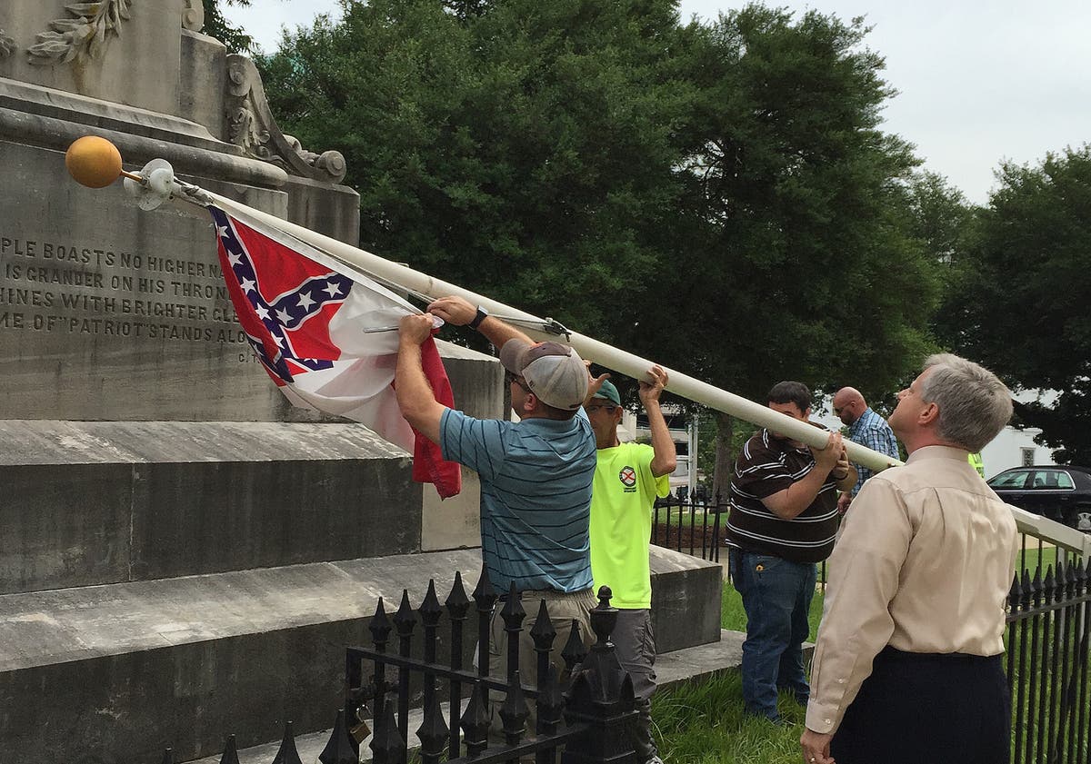 Alabama governor orders Confederate flags removed from Capitol grounds ...