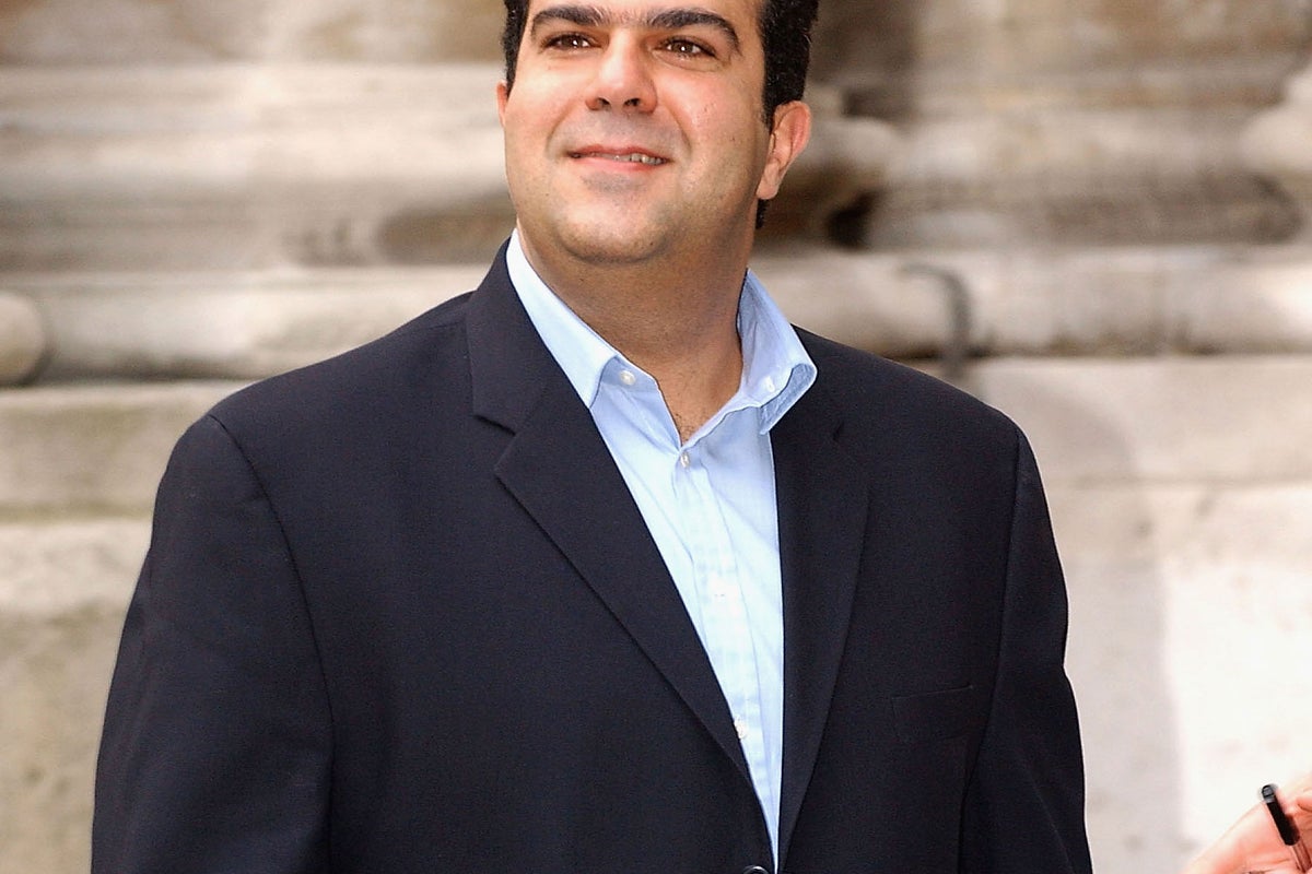 Greek EasyJet owner hands out free meals in Athens to those who can't ...