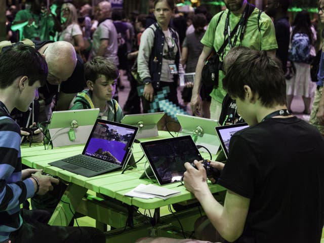 Minecon 2015: Minecraft fans descend in their thousands for record ...