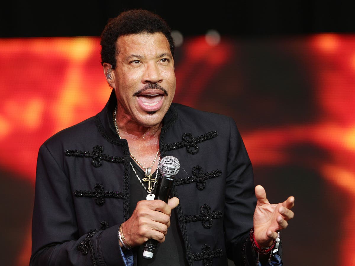 Lionel Richie scores first British No 1 in 23 years before charts move ...