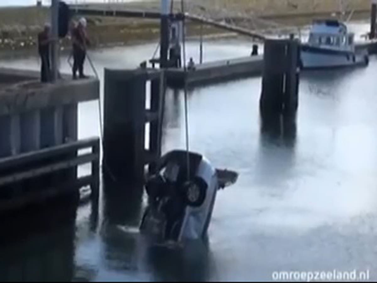 Watch the moment a Dutch driver fails to jump a drawbridge and crashes ...