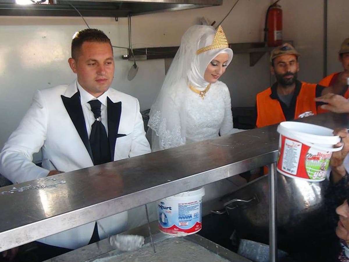 Turkish wedding video: Husband and wife share wedding feast with 4,000 ...