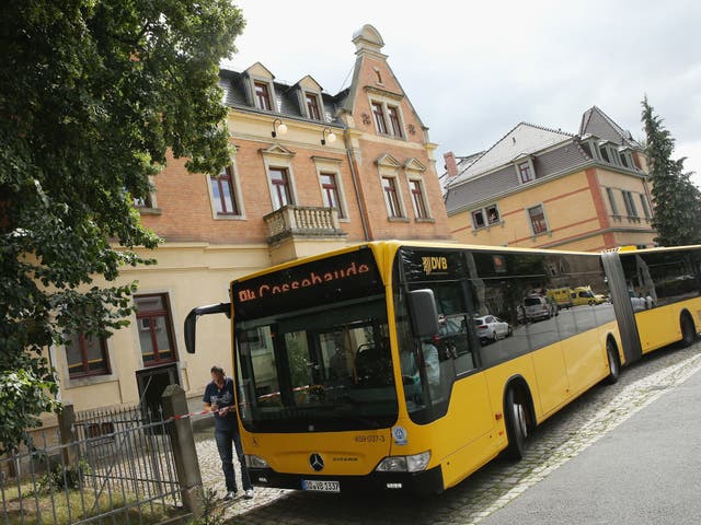 German bus driver uses intercom to welcome migrants to Germany with ...