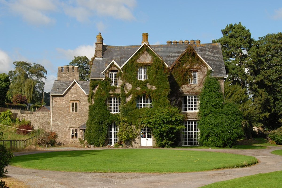 Property tycoon who 'used children's gravestones to decorate mansion ...