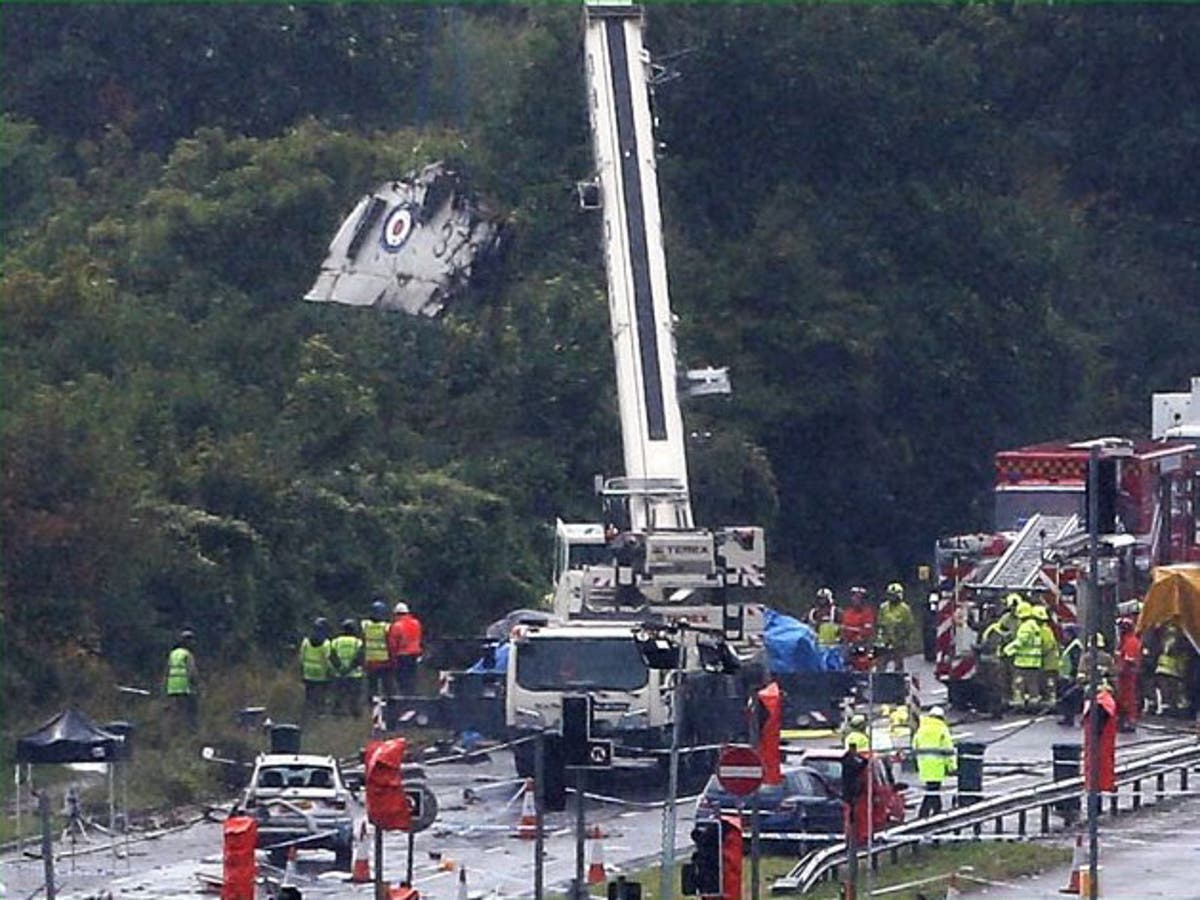 Shoreham Airshow crash: Video shows Hawker Hunter jet's 'laboured' take ...