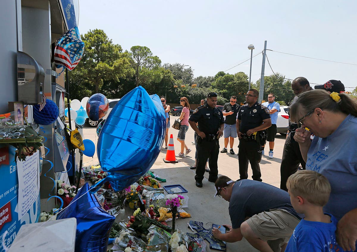 Suspect kills Houston police officer after shooting 15 times during ...