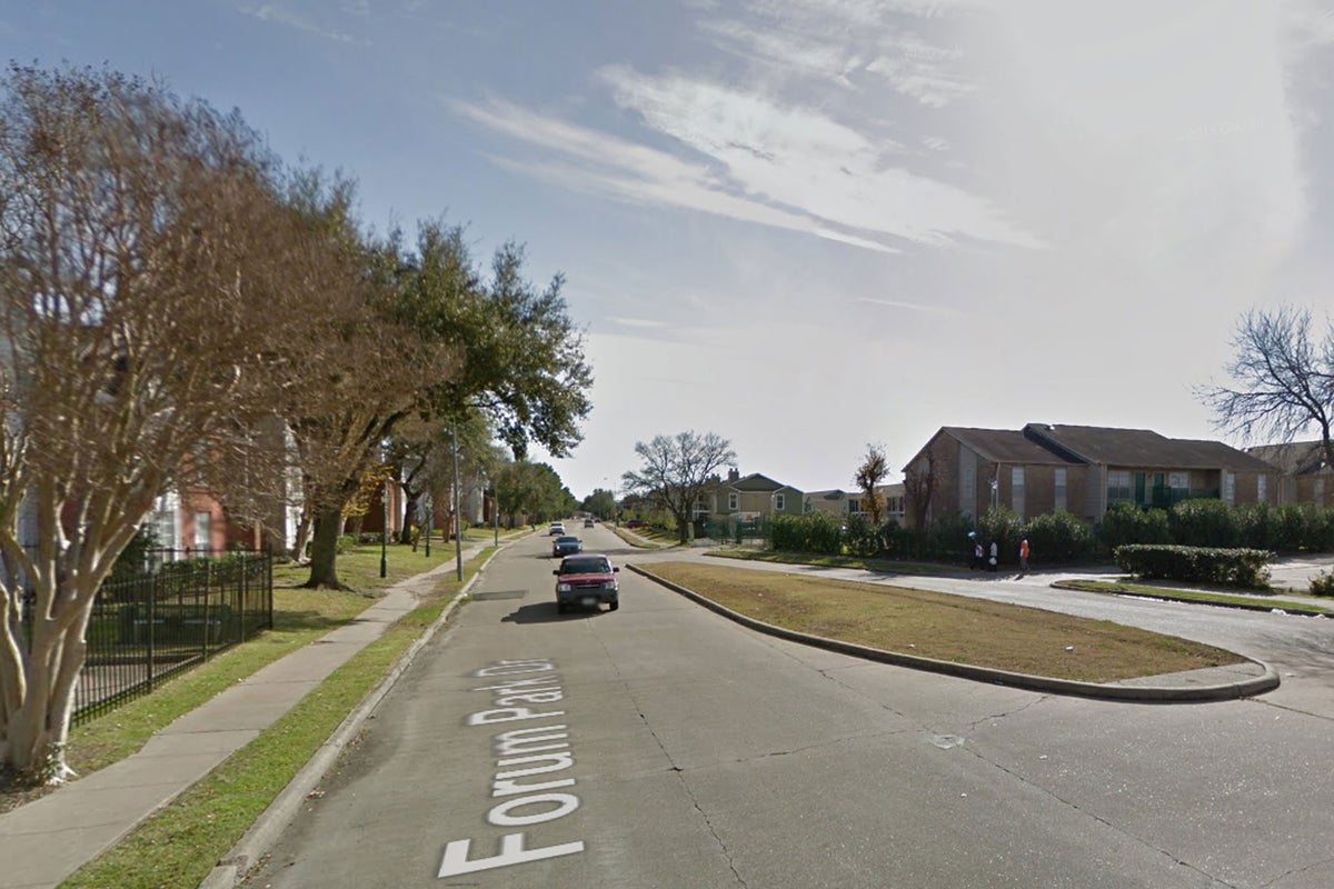 Deleon Alonso Smith: 19-year-old fatally shoots himself as he takes ...