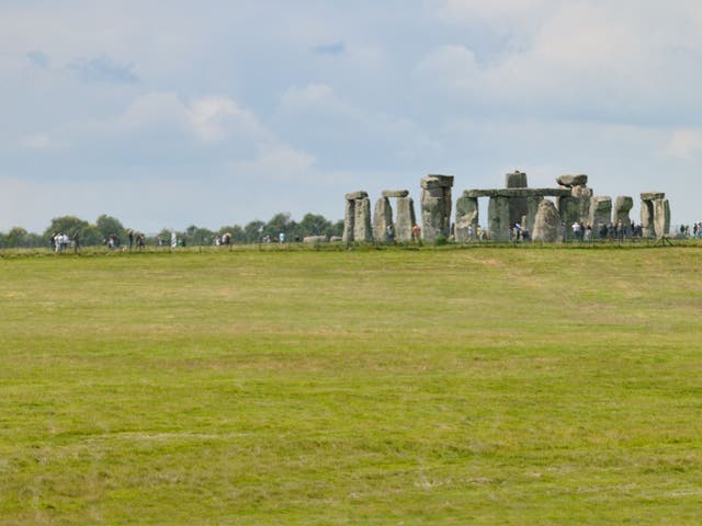 Stonehenge: Temple near site shows evidence of a religious revolution ...