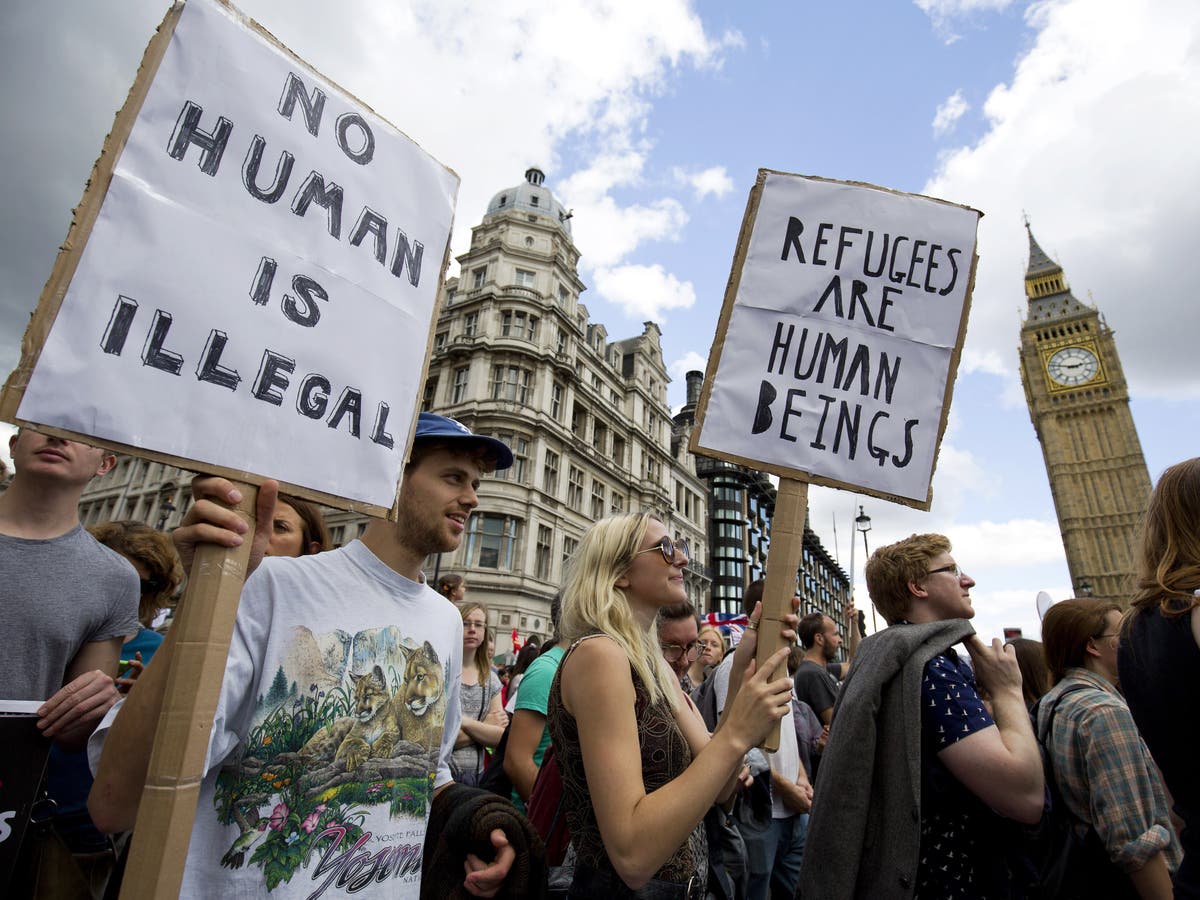 Refugee crisis: Thousands all over Europe show support at pro ...