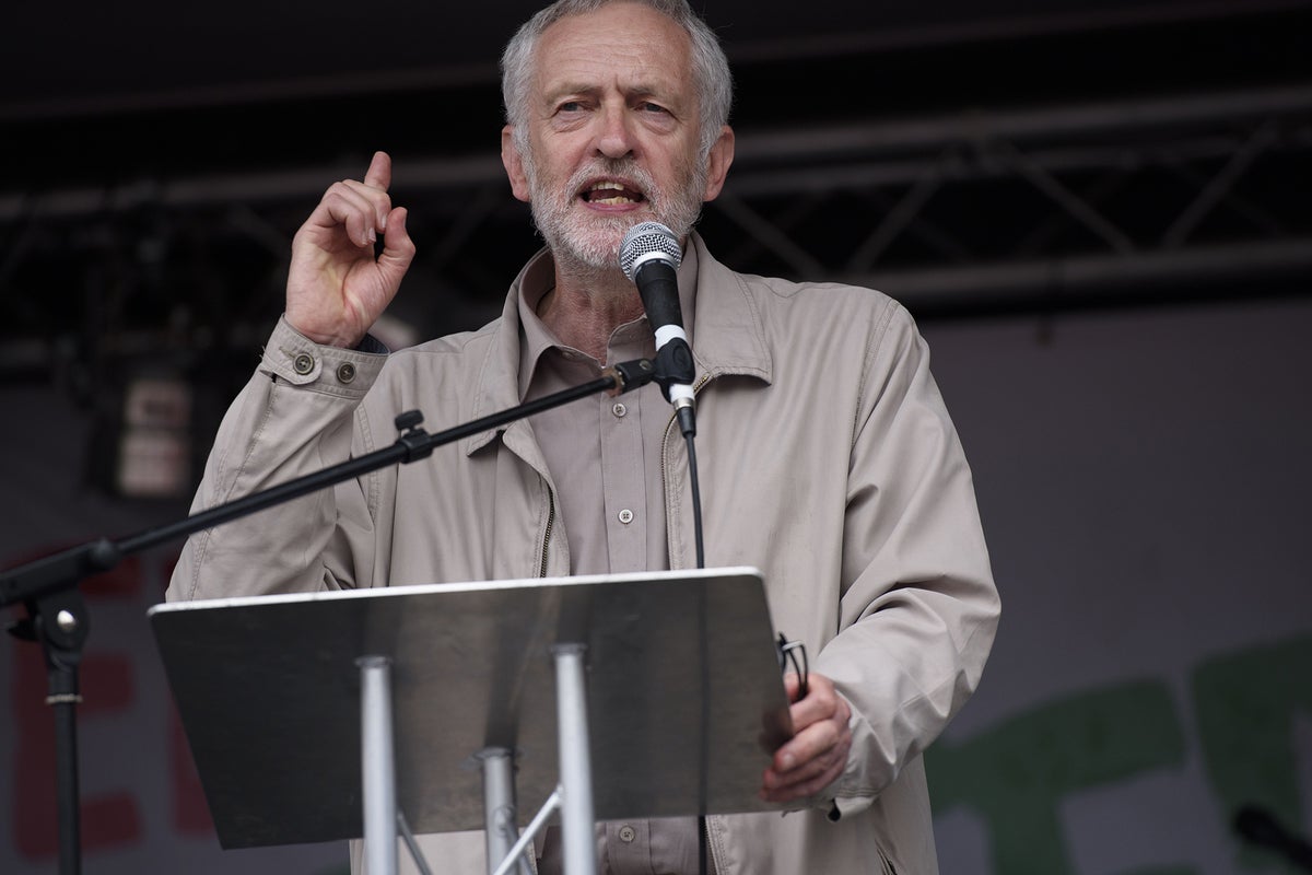 Jeremy Corbyn will have to kneel before the Queen and kiss her hand ...