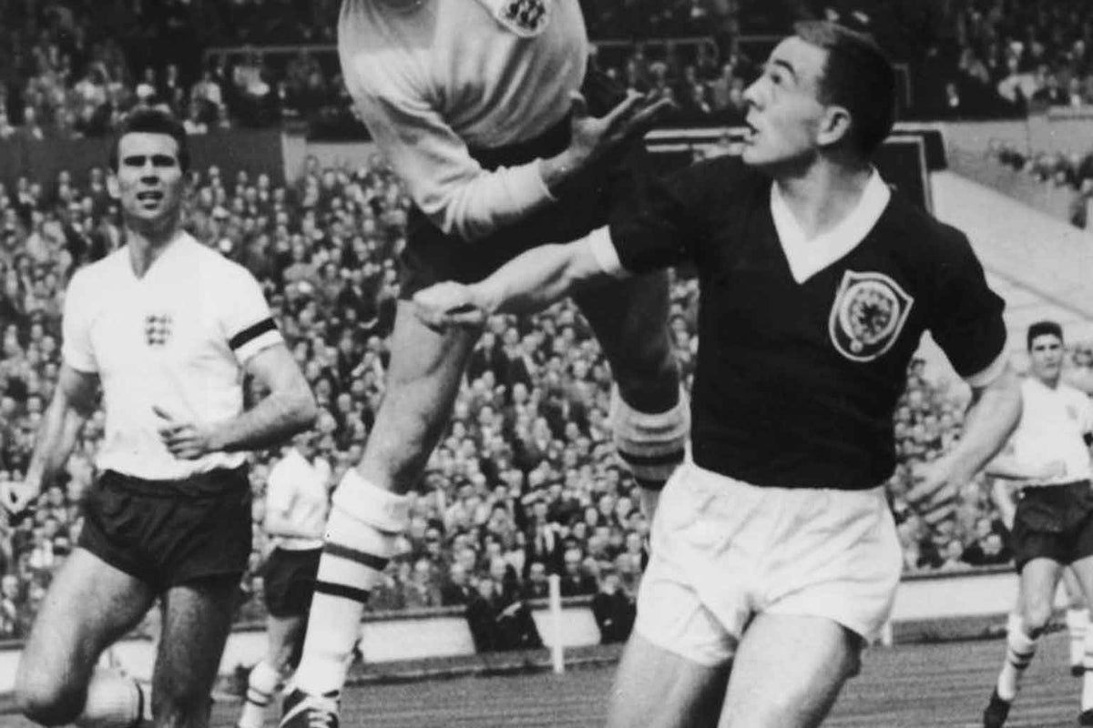 Ron Springett: Brave and agile goalkeeper who shone for England and ...