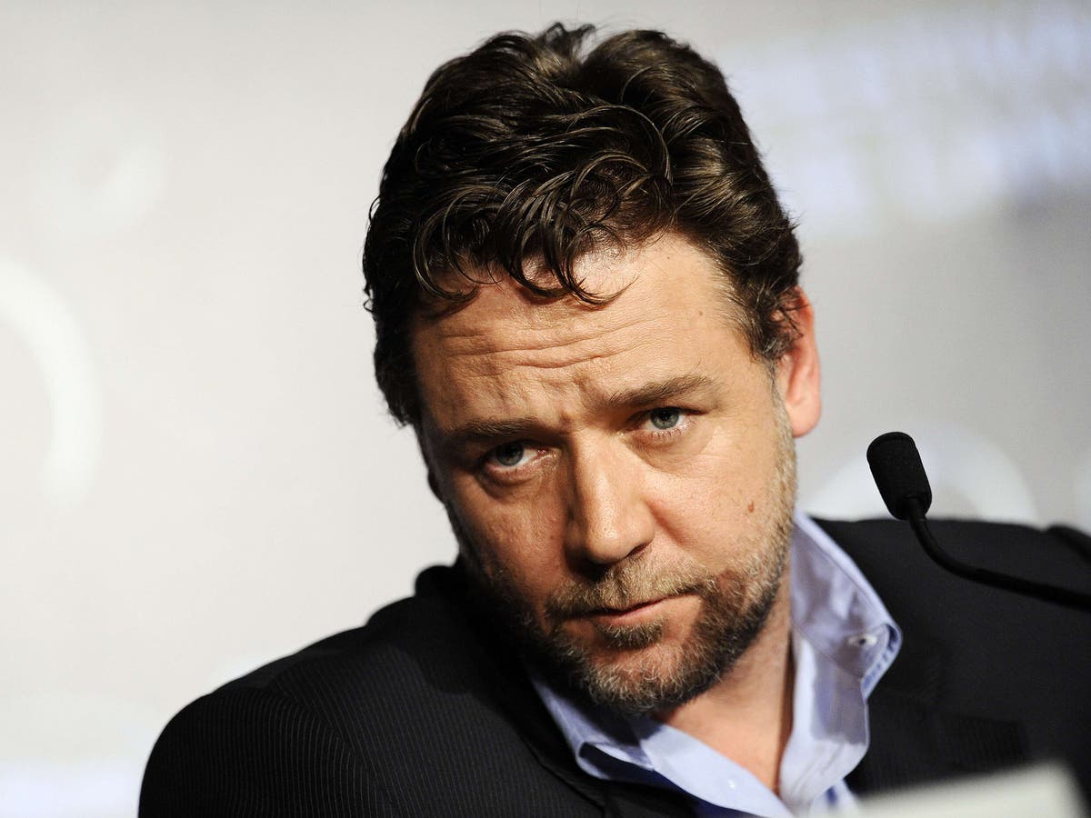 Russell Crowe responds to criticism over 'sodomy joke' about female co ...