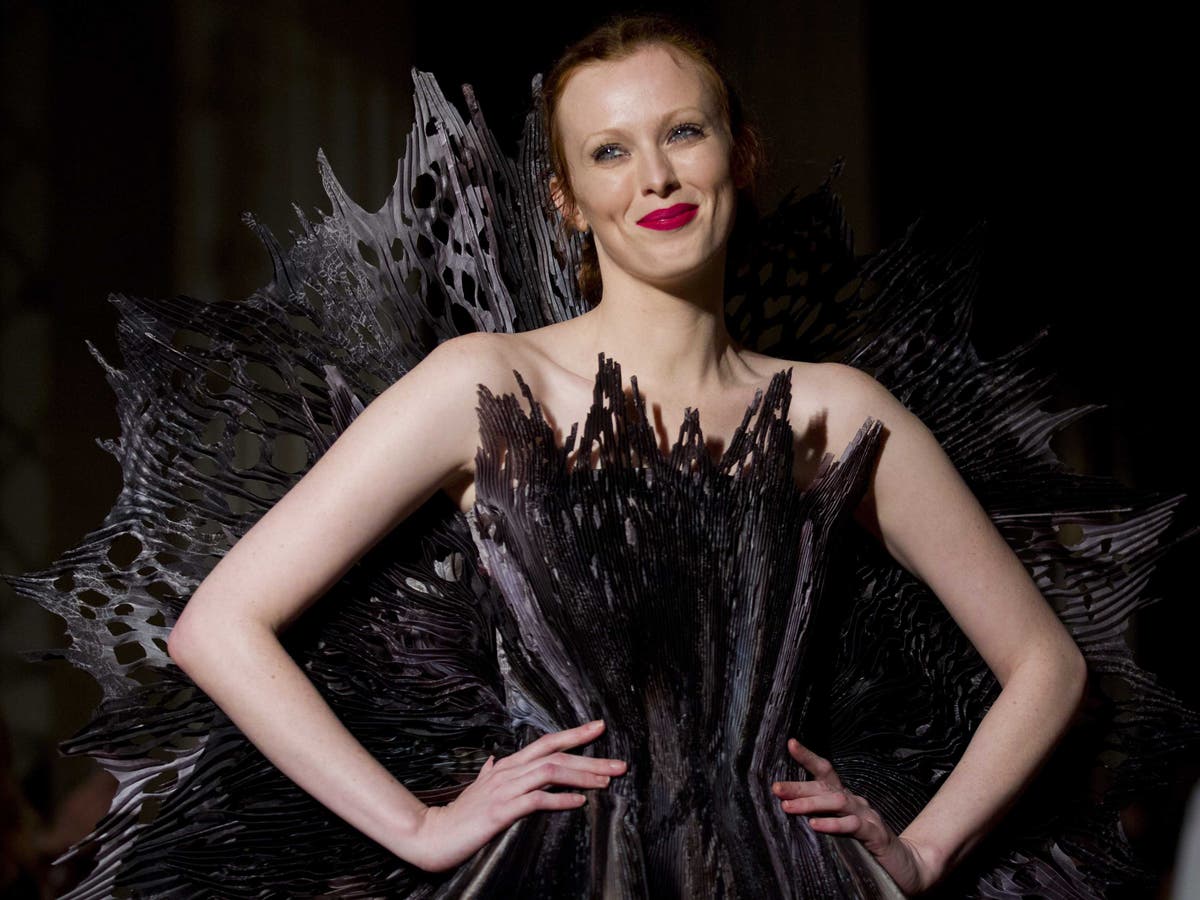 Giles hosts a superstar model line-up at London Fashion Week show | The ...